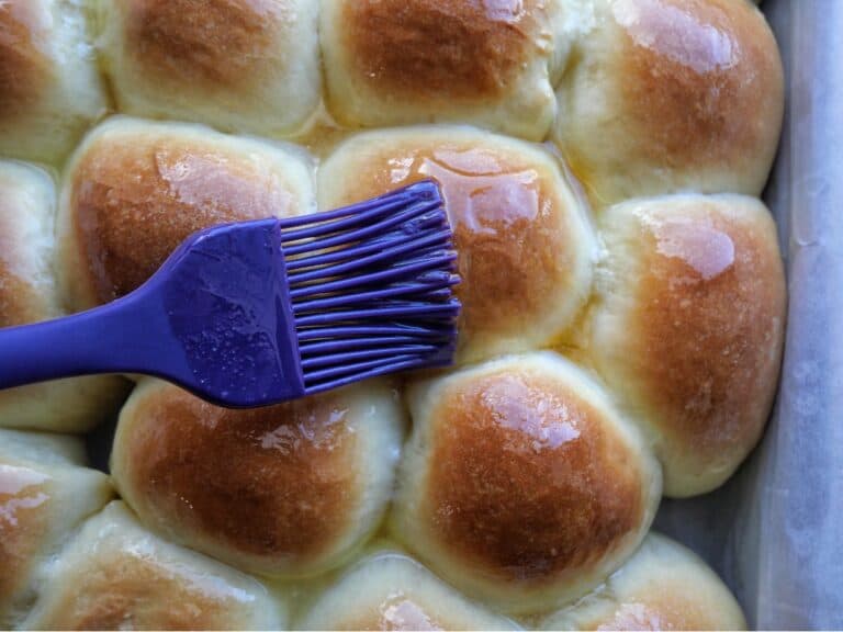 Homemade Soft Dinner Rolls - Dee's Little Kitchn